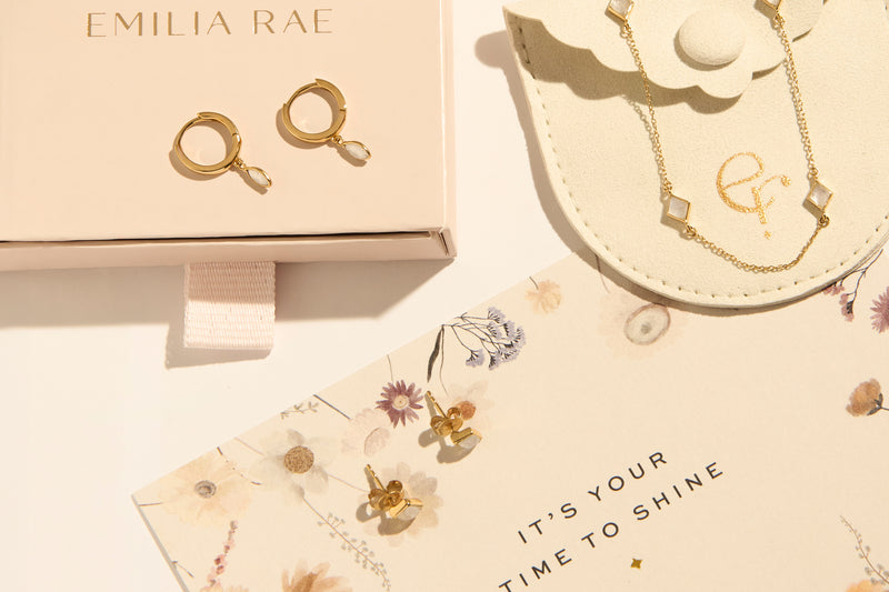 EVIE // Dainty cubic zirconia earrings